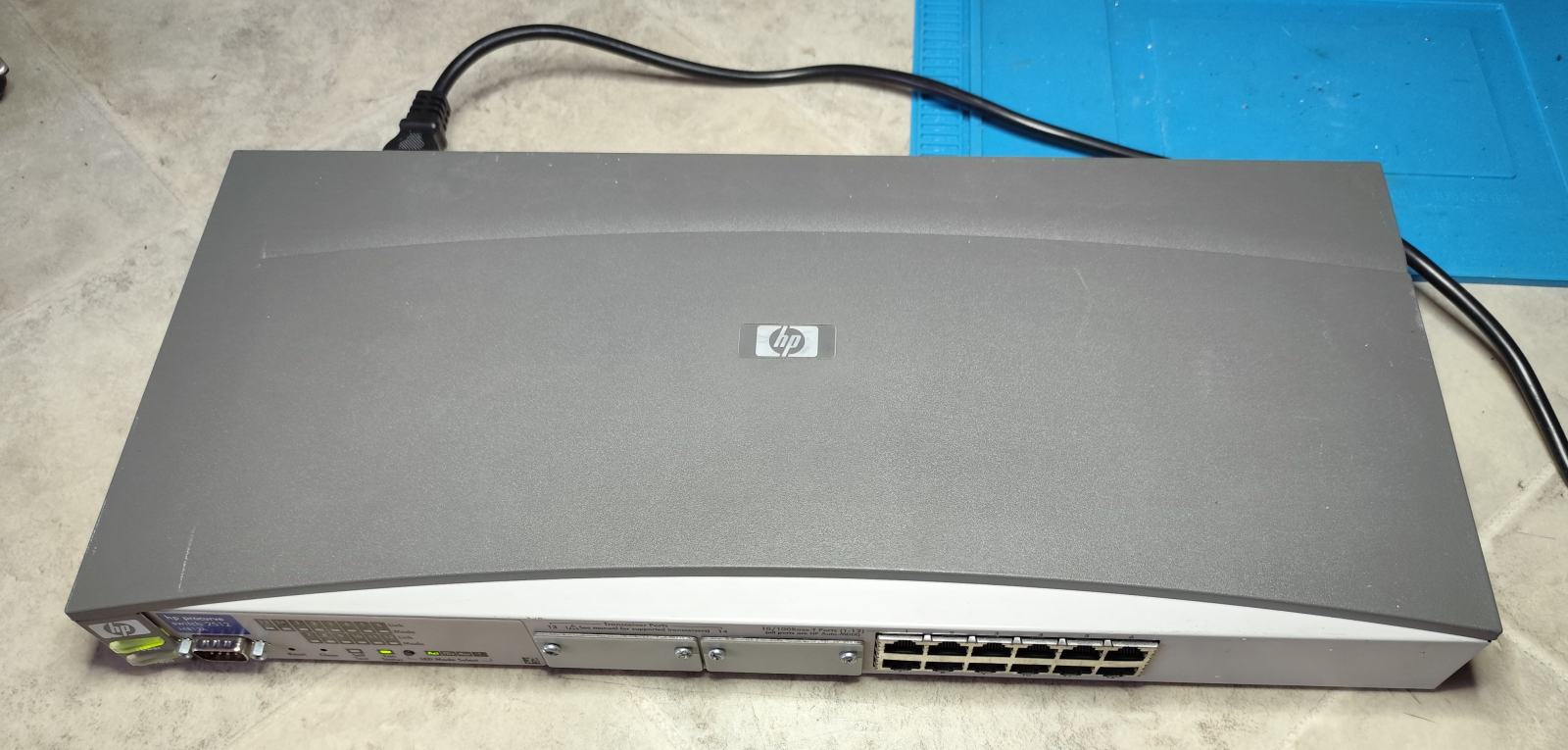 HP procurve switch 2512 ( J4812A ), 12 kanalni