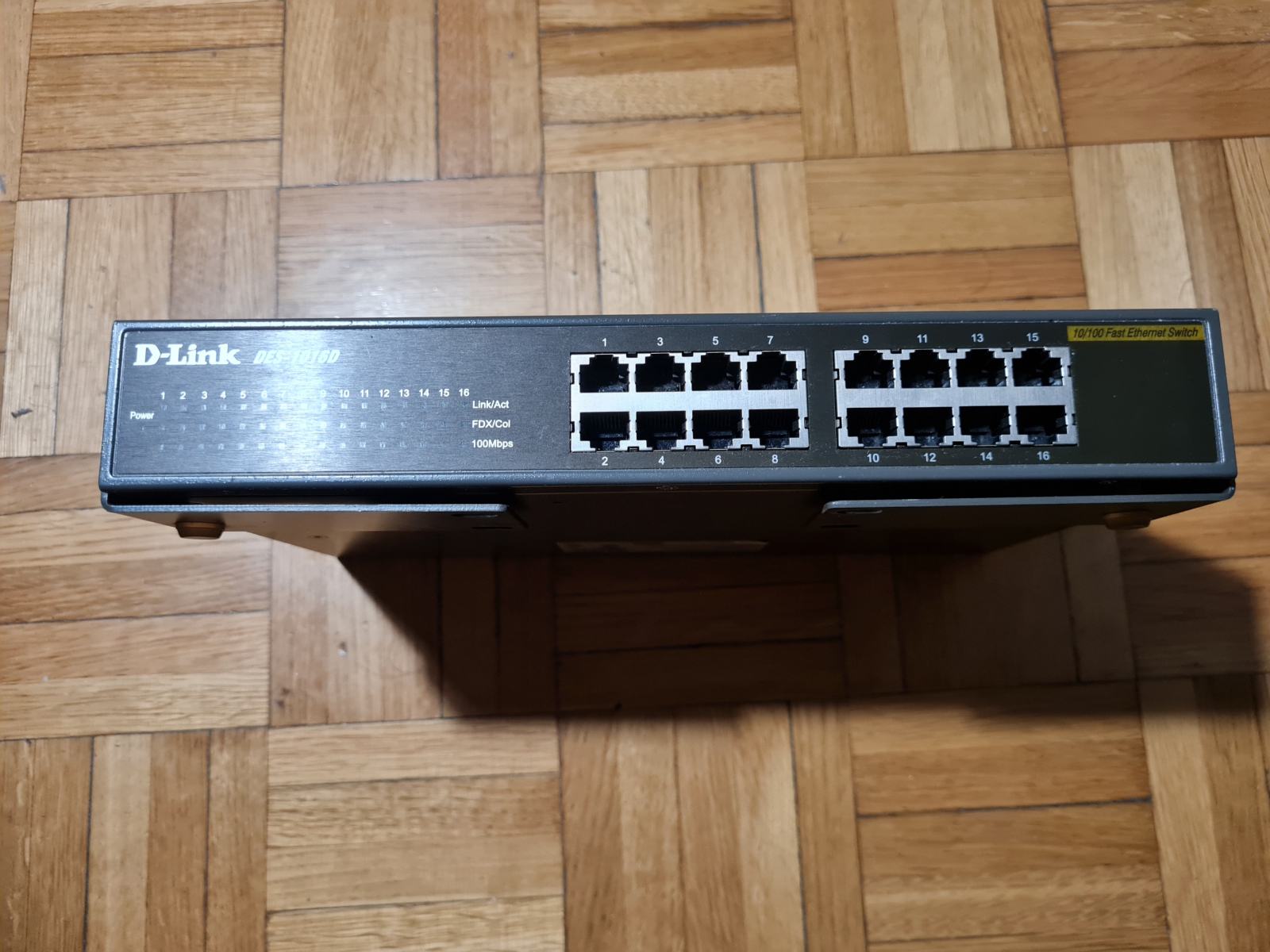 Mrežni switch D-LINK DES-1016D, 10/100 Mbps, 16-port