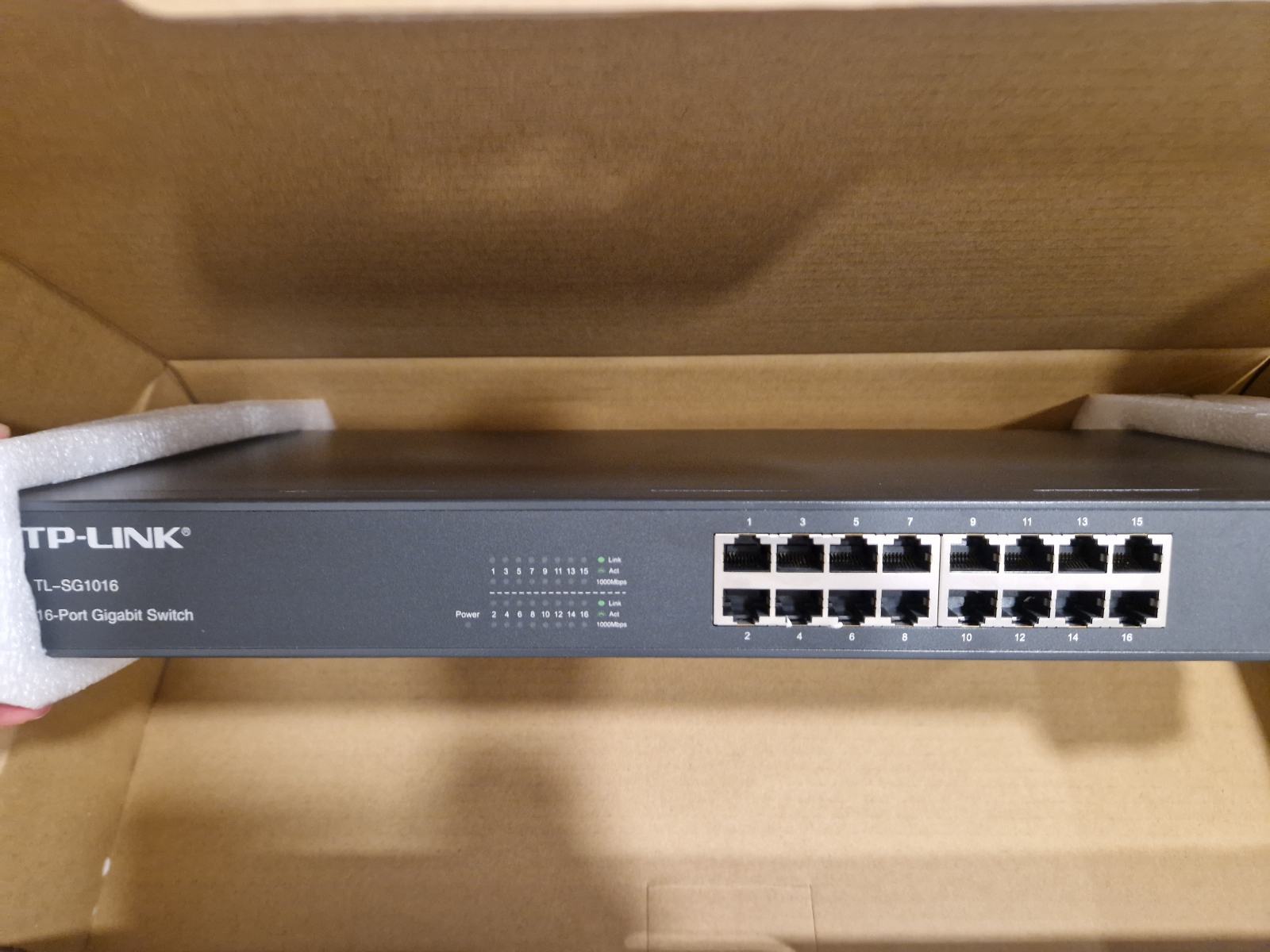TP-LINK TL-SG1016 16 port gigabit switch