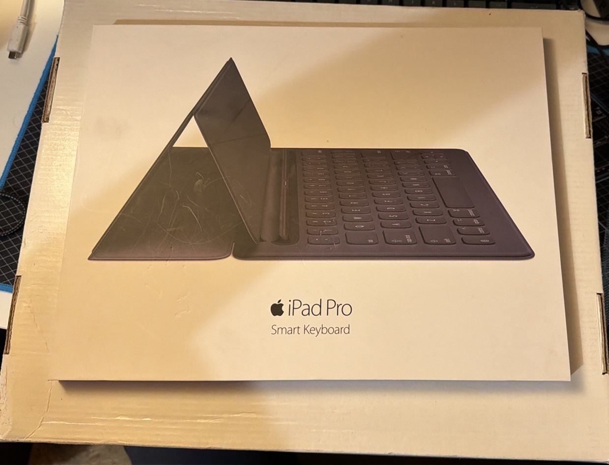 iPad Pro (gen 1, 2016) Smart keyboard