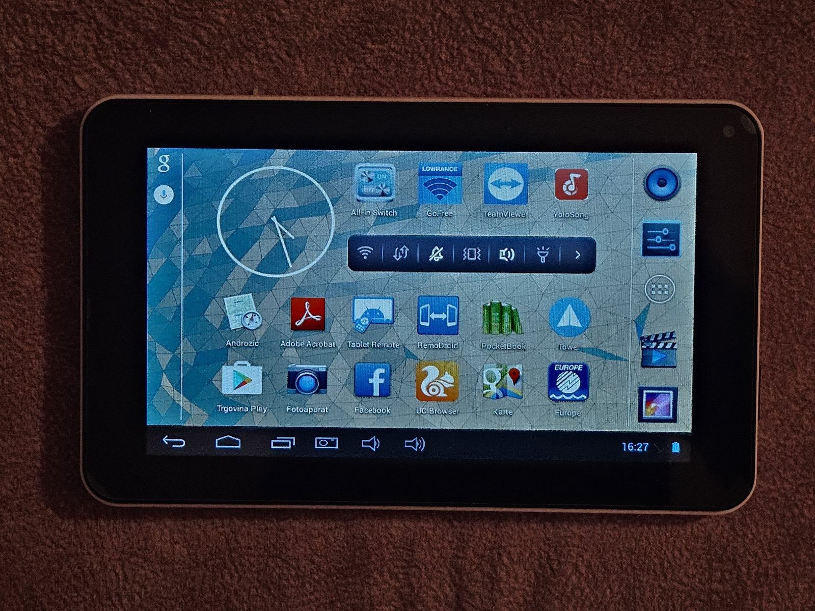 Prodajem tablet quadro QT-72HW. LED , 7, kao kov, orig folija ekrana