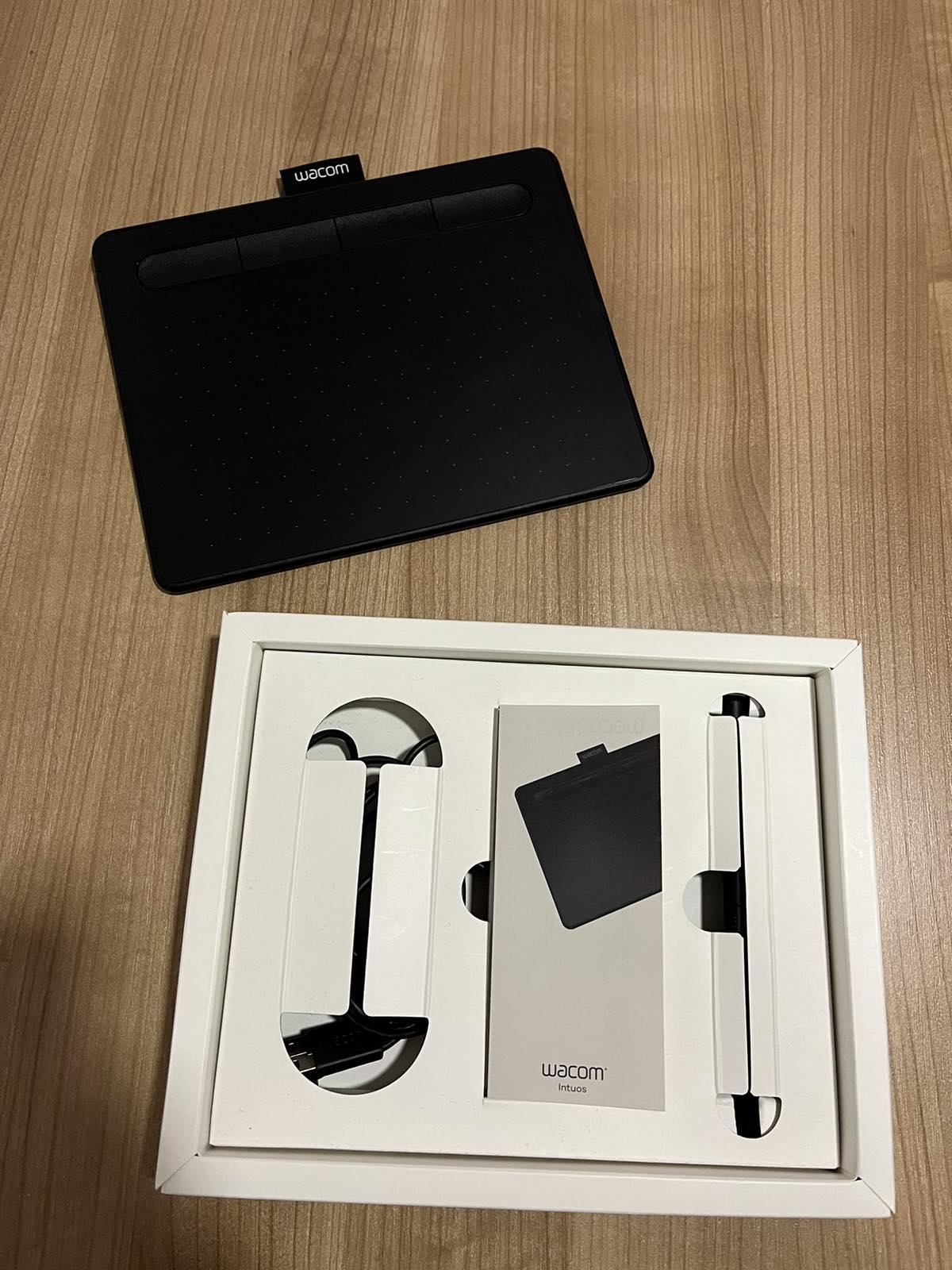 Prodajem Wacom Intuos S grafički tablet u odličnom stanju