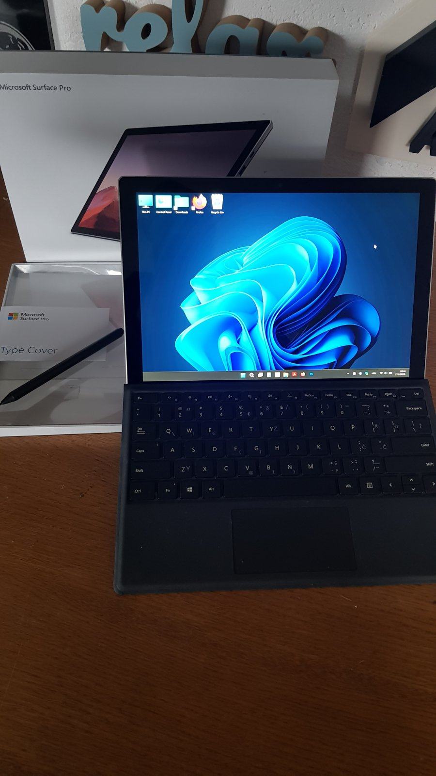 Surface Pro 7 Windows tablet s tipkovnicom