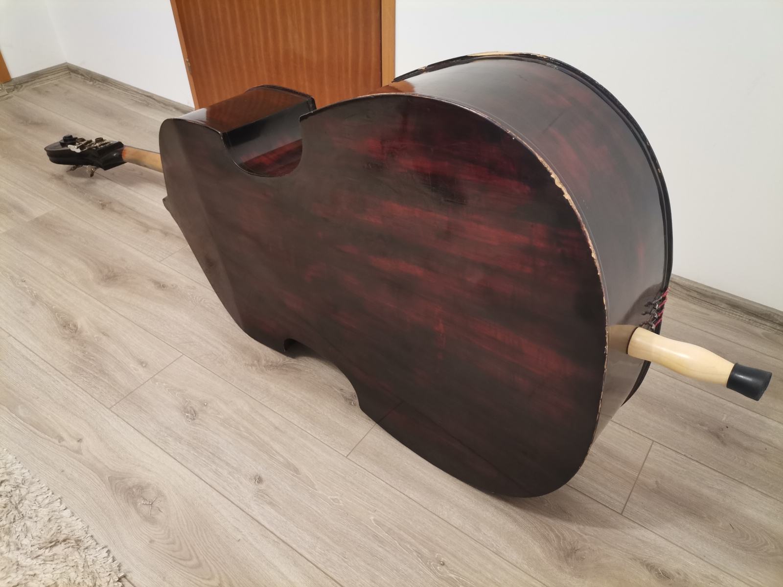 Tamburaški bas, berda, begeš.