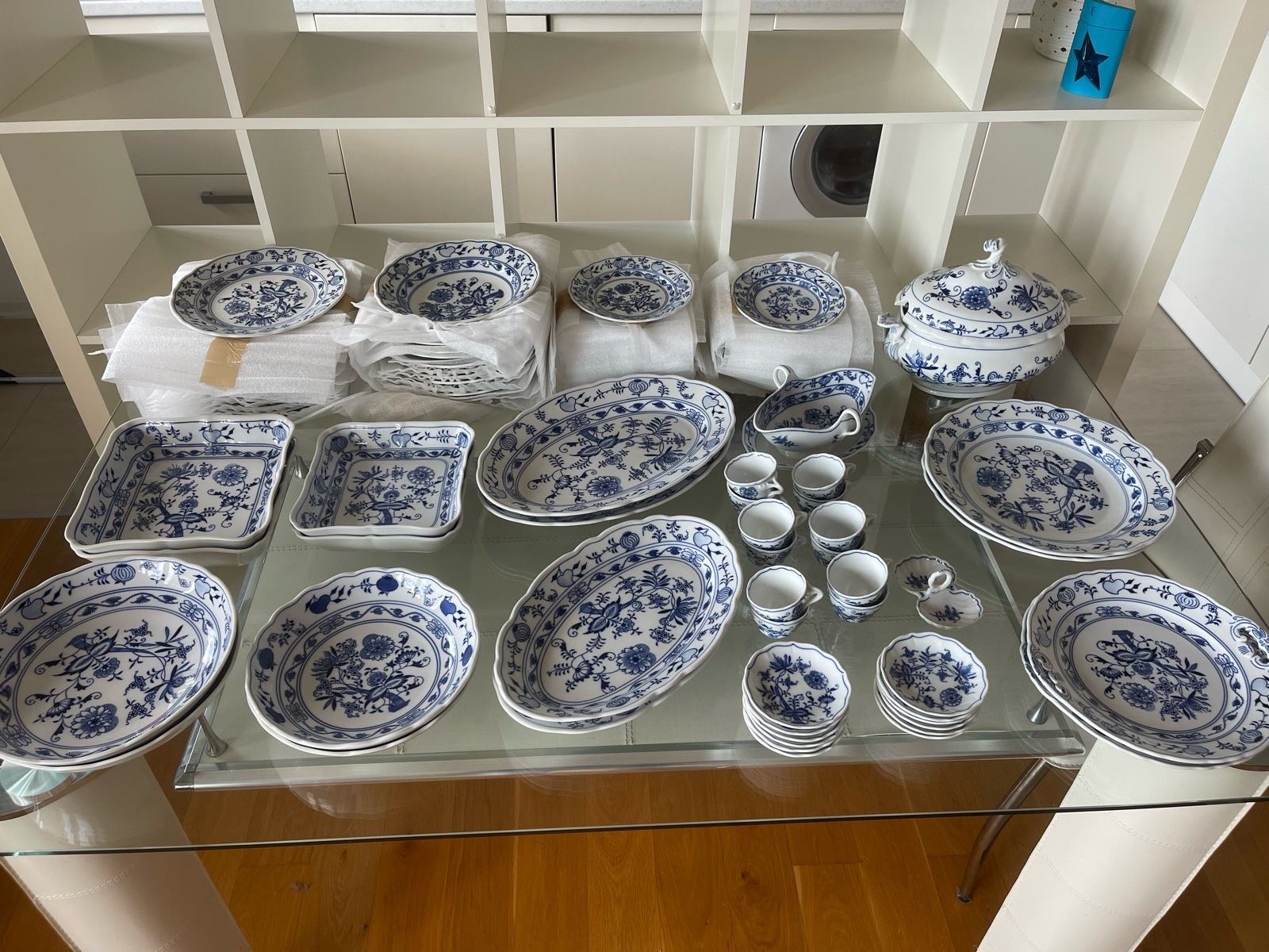 Servis za jelo i kavu za 12 osoba Zwiebelmuster