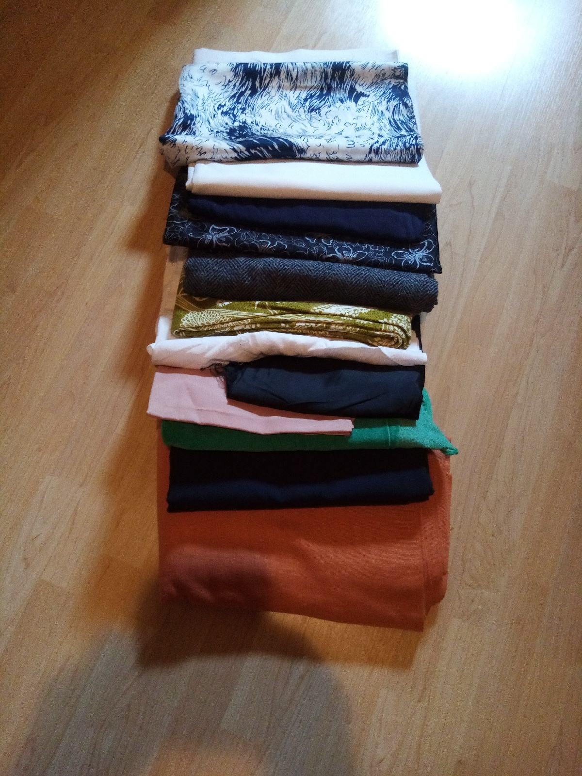 razne tkanine u metraži