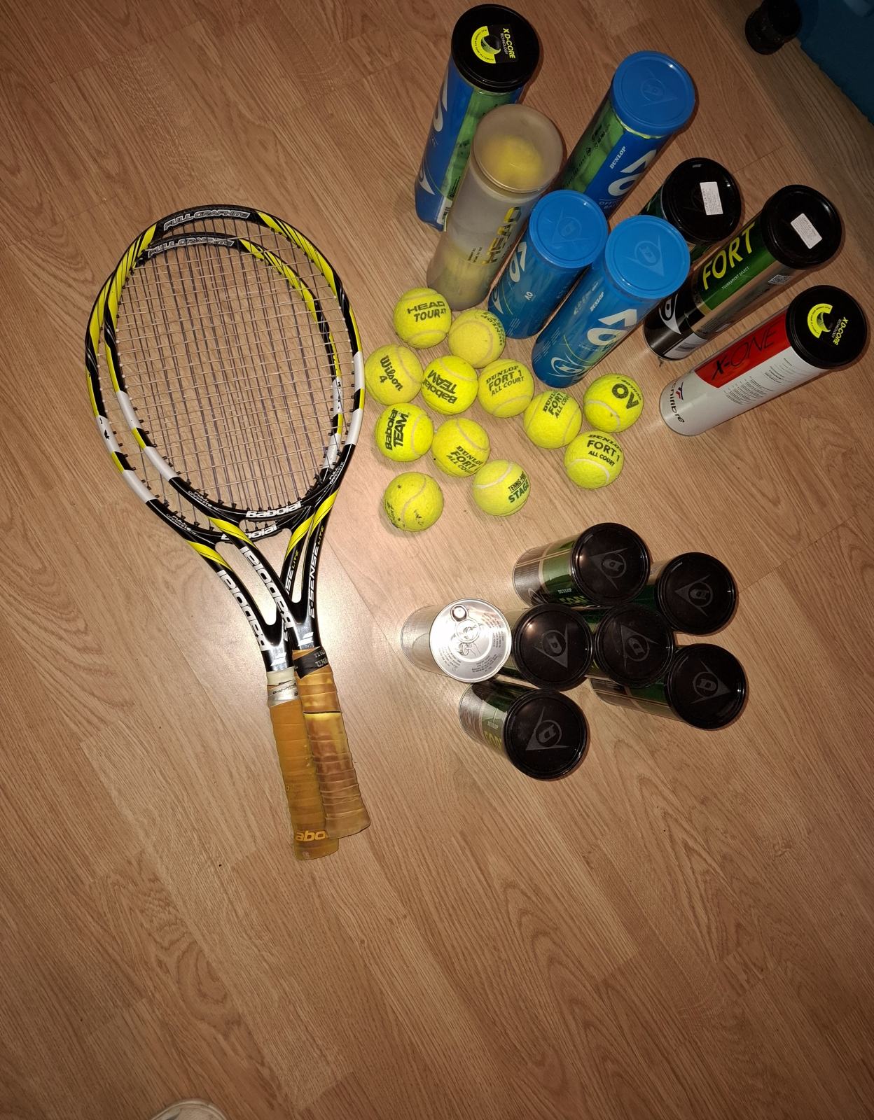 Početna tenis oprema - 2 tenis reketa i loptice (nove i rabljene)