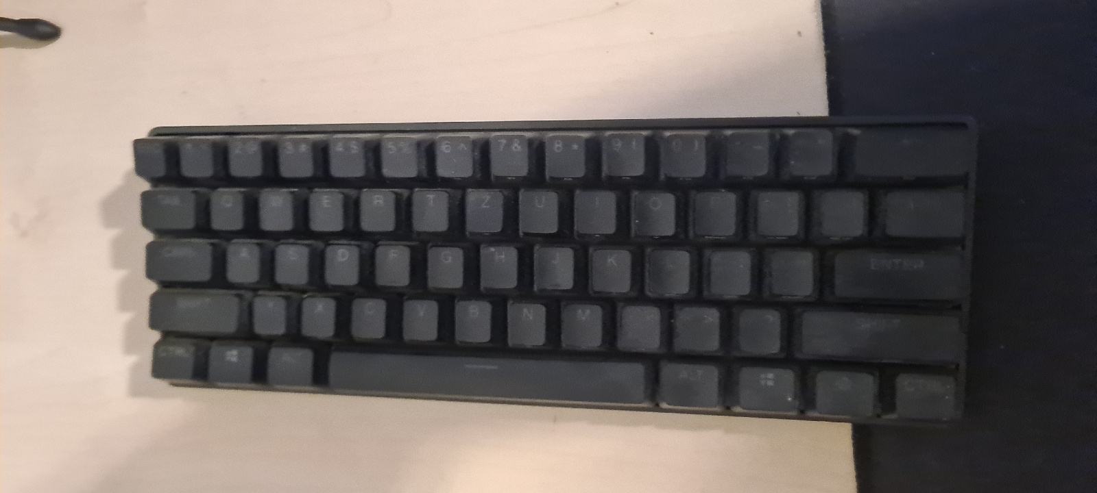 HITNO!APEX PRO MINI TKL KAO NOVA KUPLJENA PRIJE GODINU DANA U INSTARA!