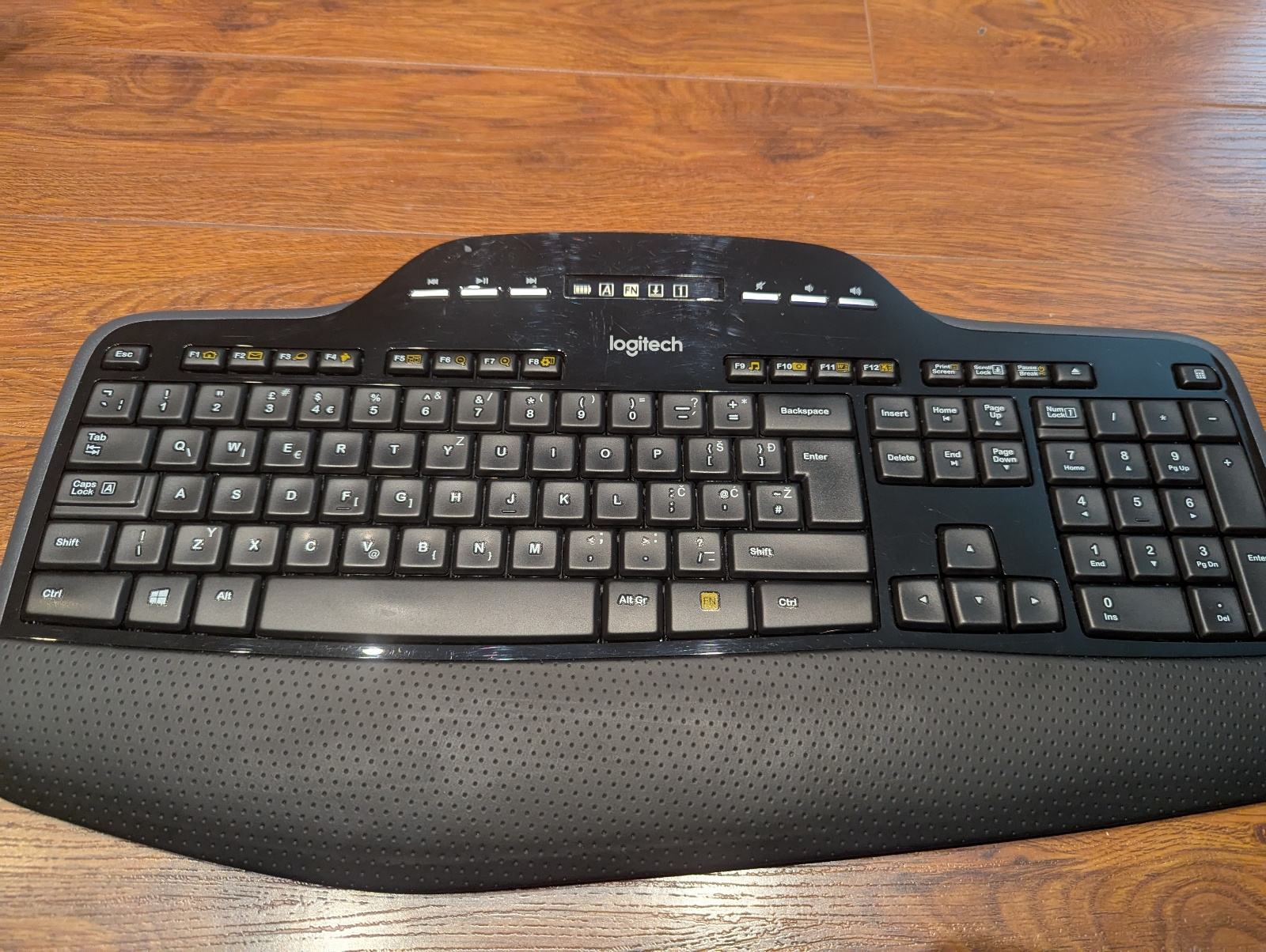 Bežična tipkovnica Logitech MK710