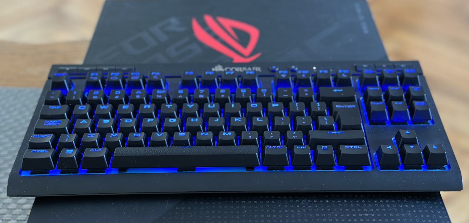 CORSAIR K63 mehanicka tipkovnica 10/10