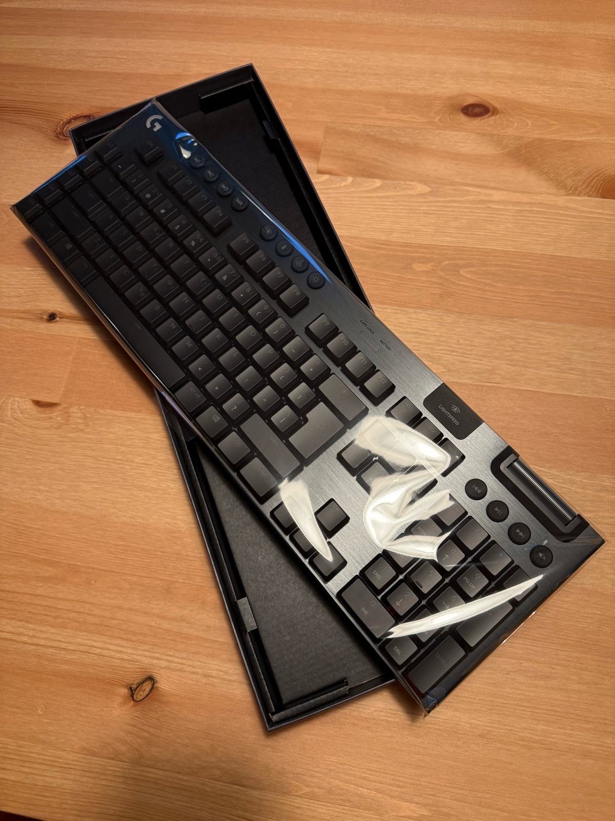 Logitech G915 Lightspeed Wireless GL tactile RGB mehanička tipkovnica