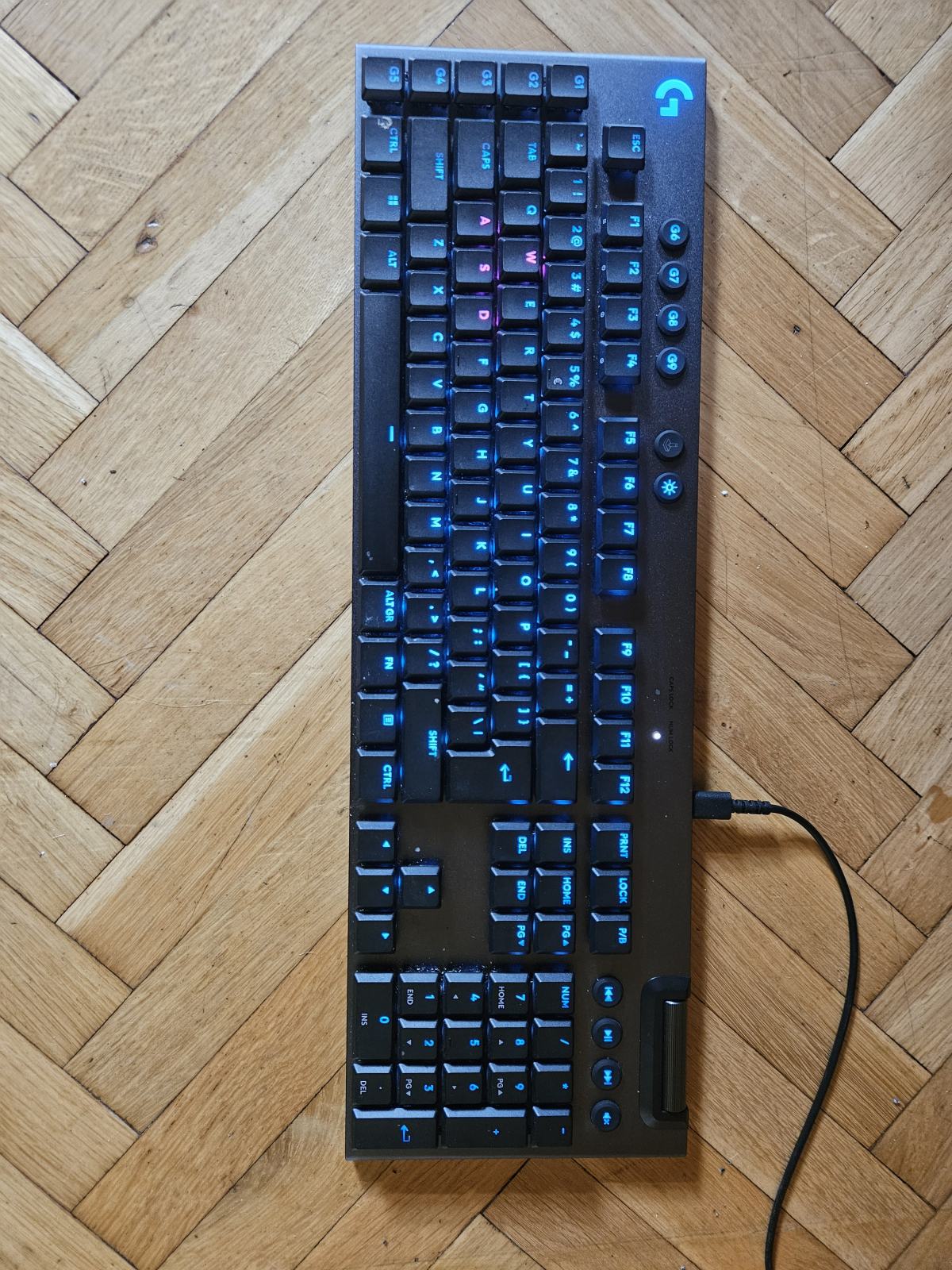 Logitech G915X Tactile Tipkovnica