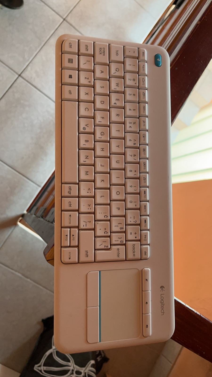 Logitech k400 plus