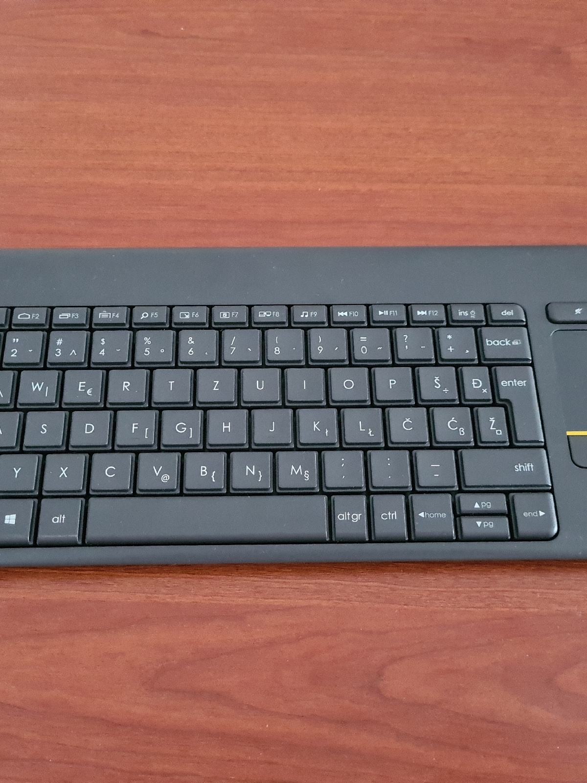 Logitech K400+