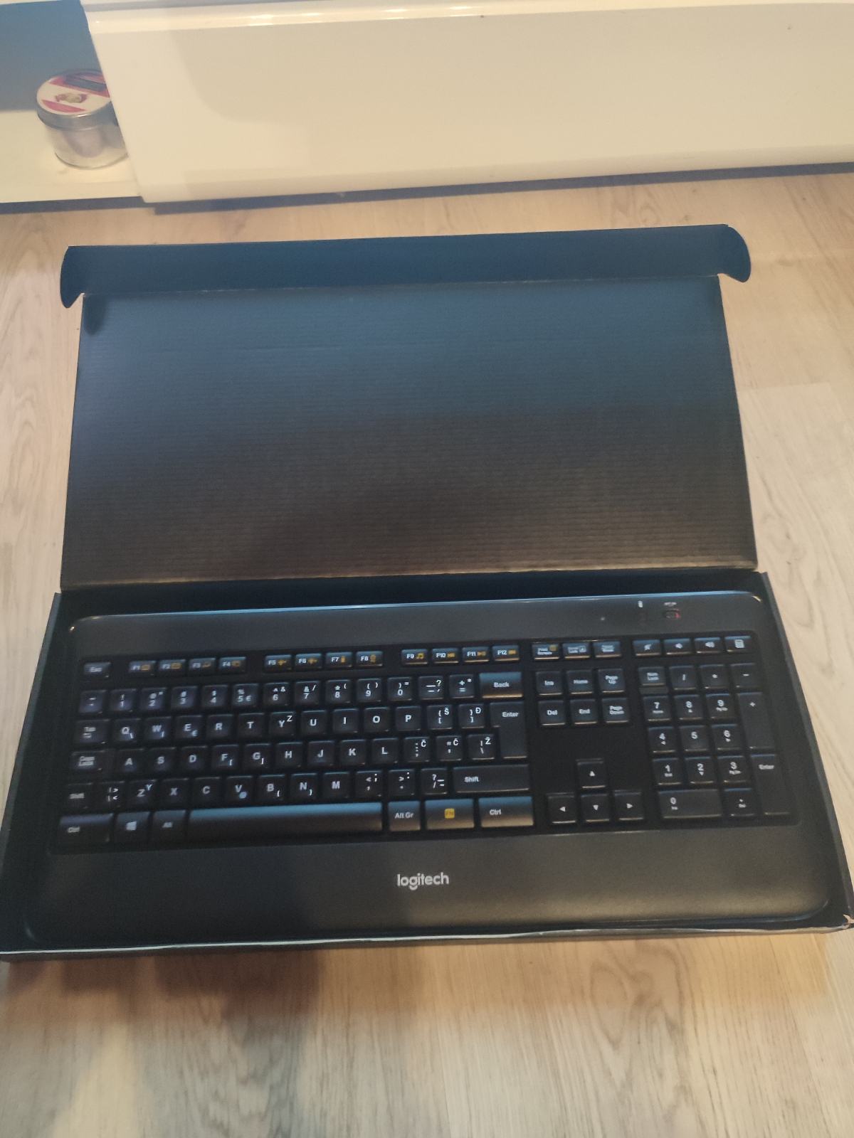 Logitech k800 Wireless Illuminated Keyboard