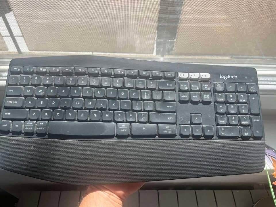 Logitech K850 bezicna wireless bluetooth tipkovnica keyboard tastatura
