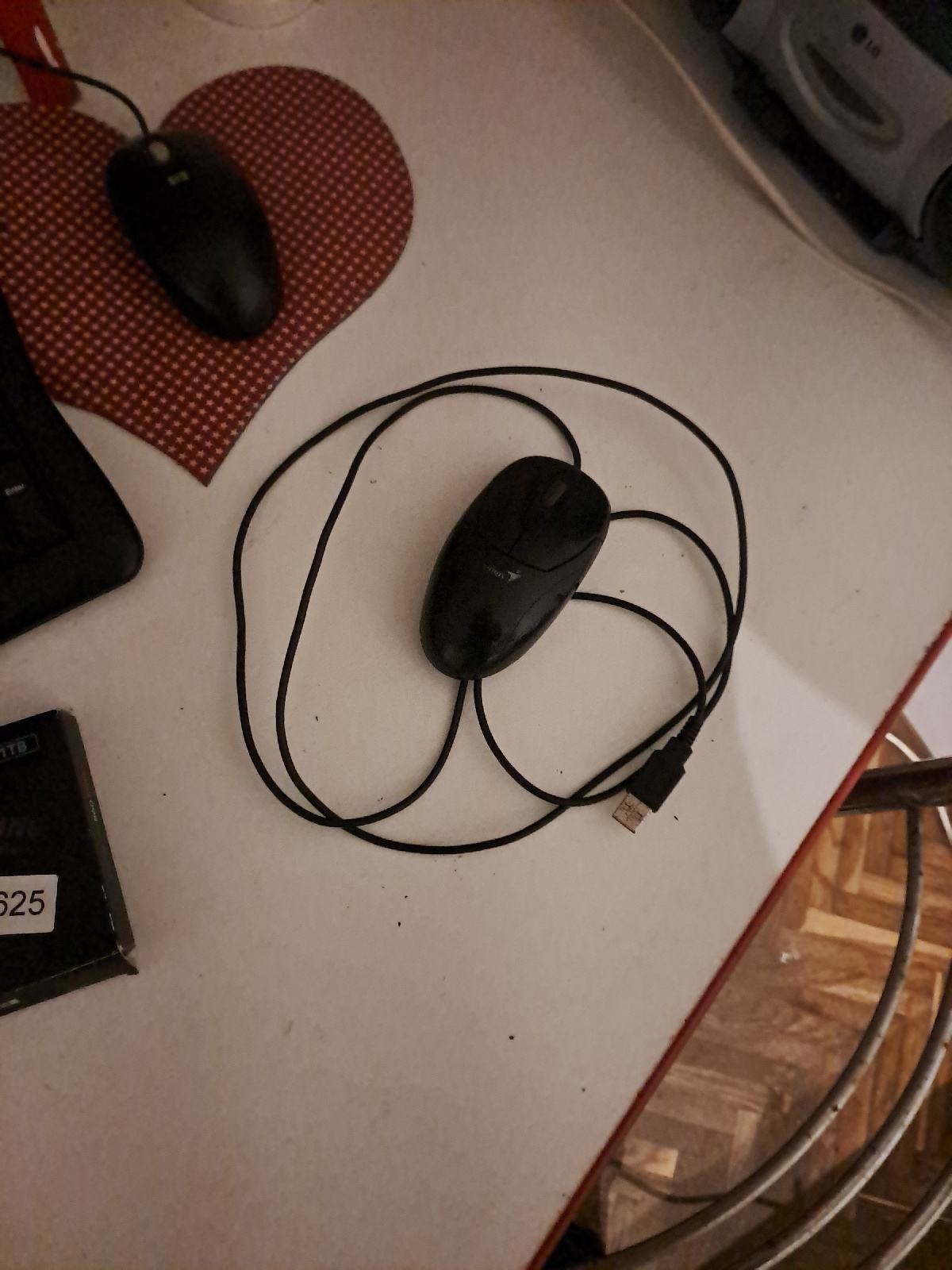 MIŠ miš Mis GENIUS NOVO PRODAJEM ZA 6 EURA