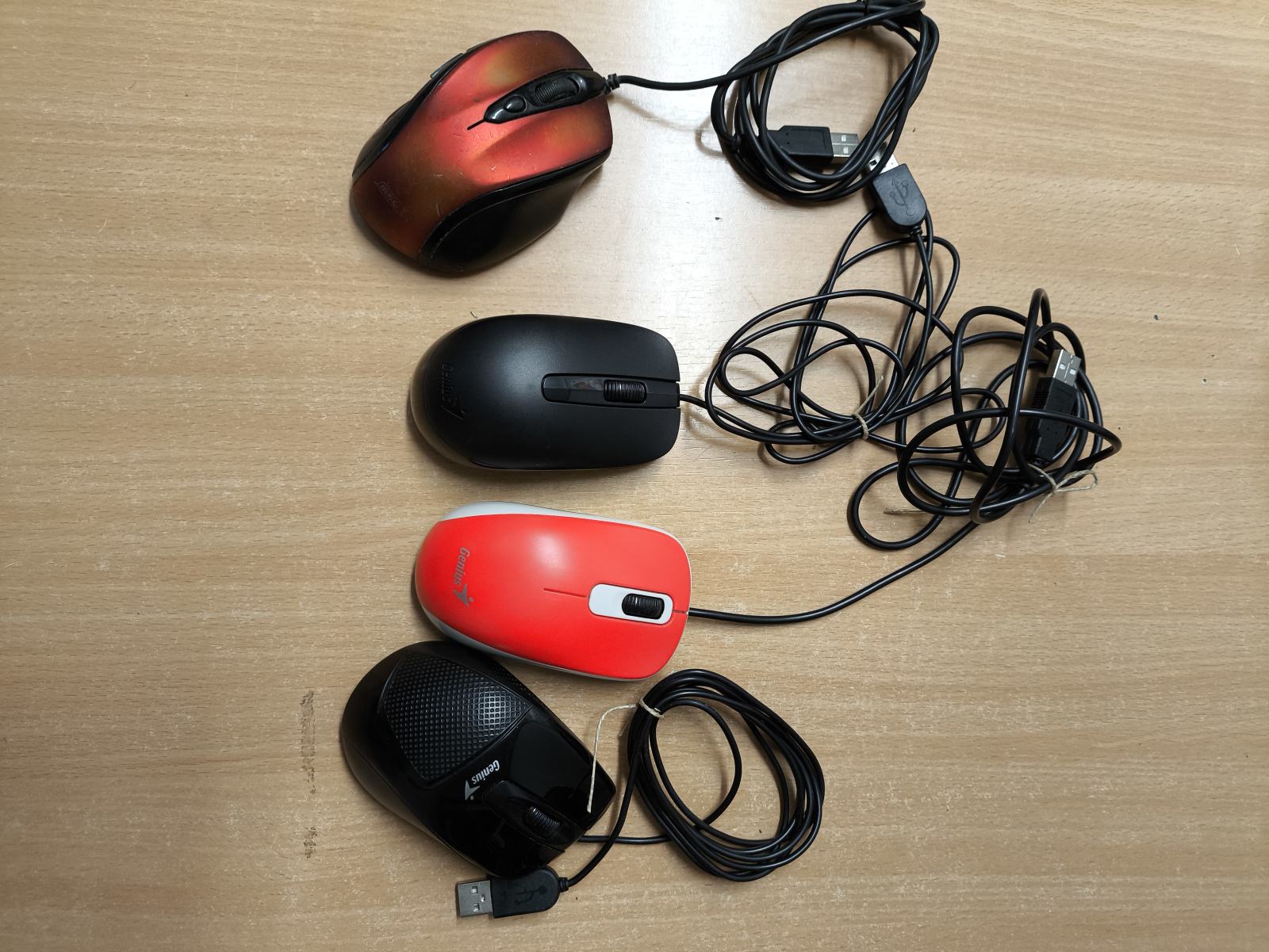 Miš za računalo,.Više modela.