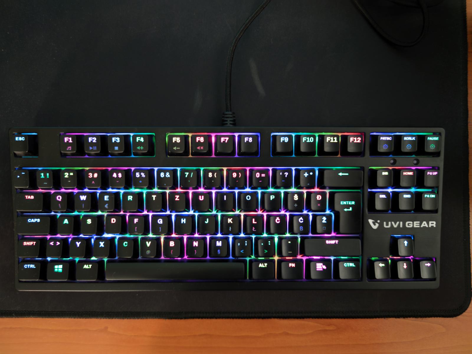 Opto-mehanička tipkovnica Uvi Gear Pride Mini, TKL, ISO HR Layout