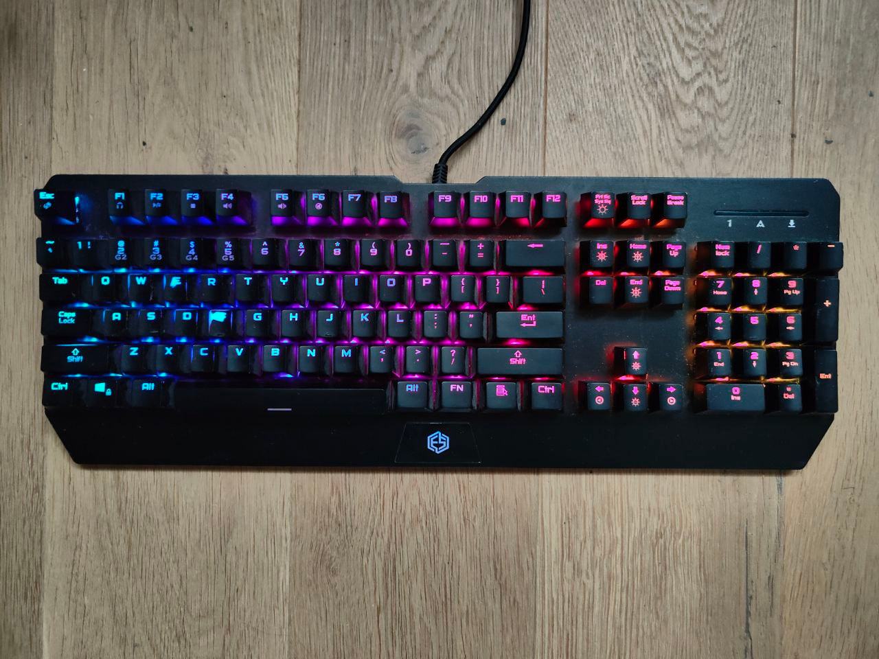 Penta Keys Pro Opto-mehanička tipkovnica