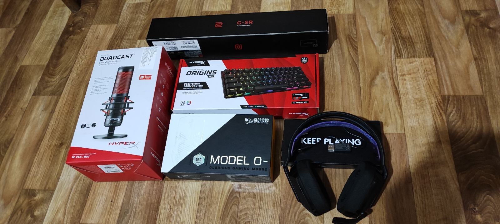 Periferija / Slušalice, tipkovnica, miš, podloga za miš, mikrofon