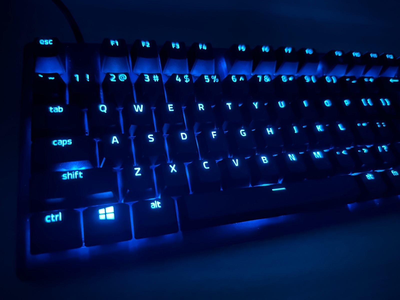 Razer Huntsman v2 Pro Purple Light Clicky Switch