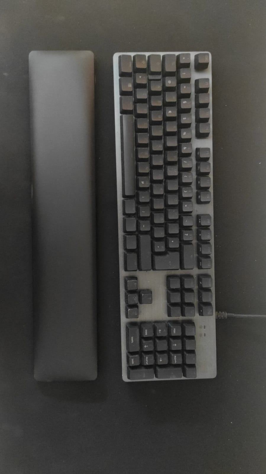 Tipkovnica LOGITECH G513 Carbon / Kupljeno za 180