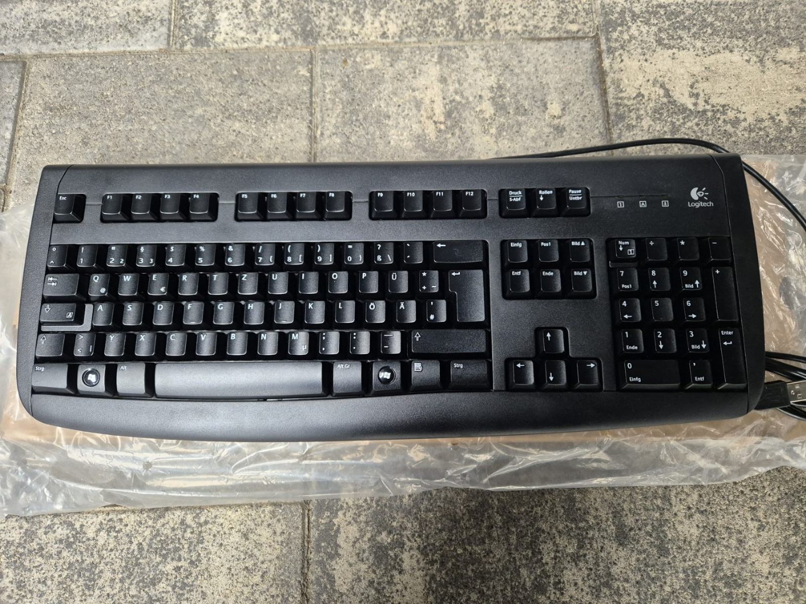 Tipkovnica Logitech - USB - Nova