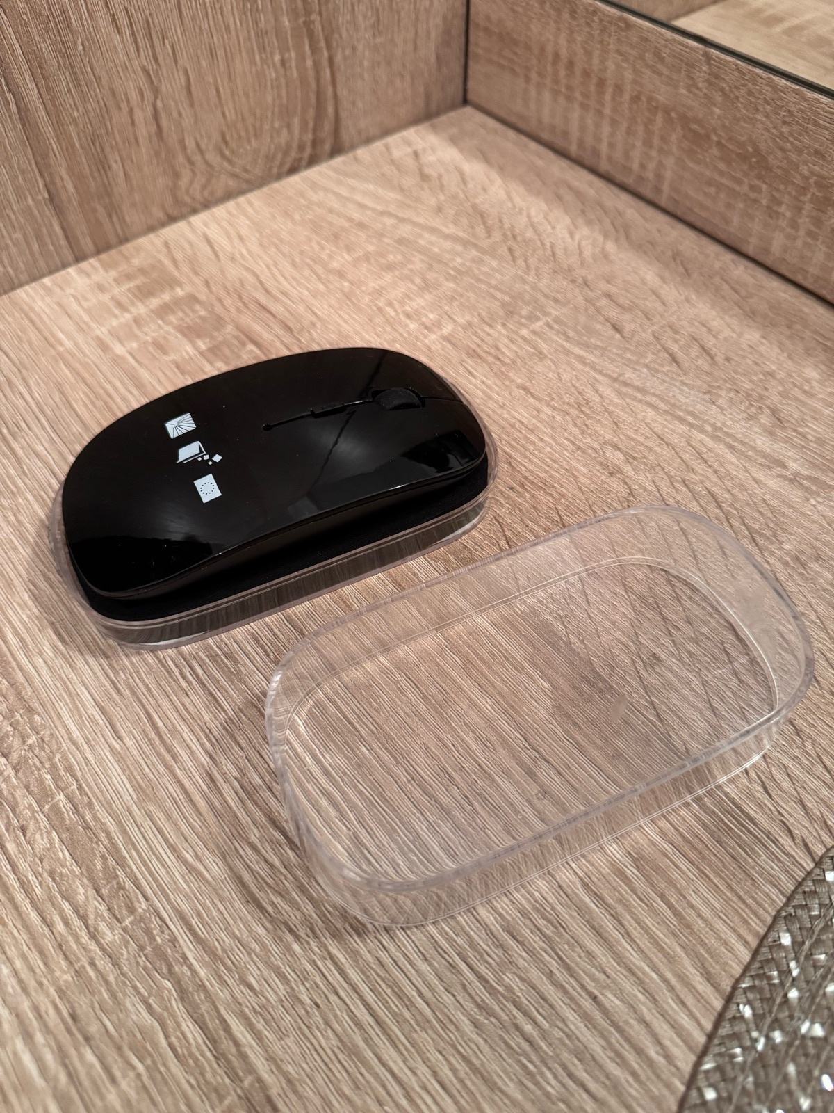 Wireless mouse kao nov nikada korišten s usb bežični miš