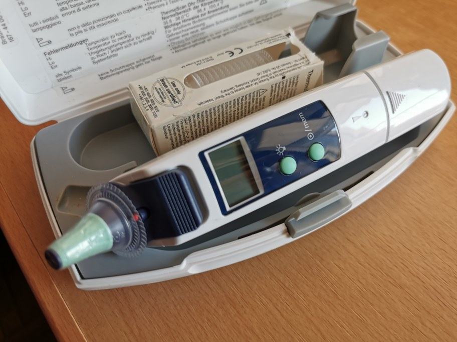 Braun toplomjer za uho