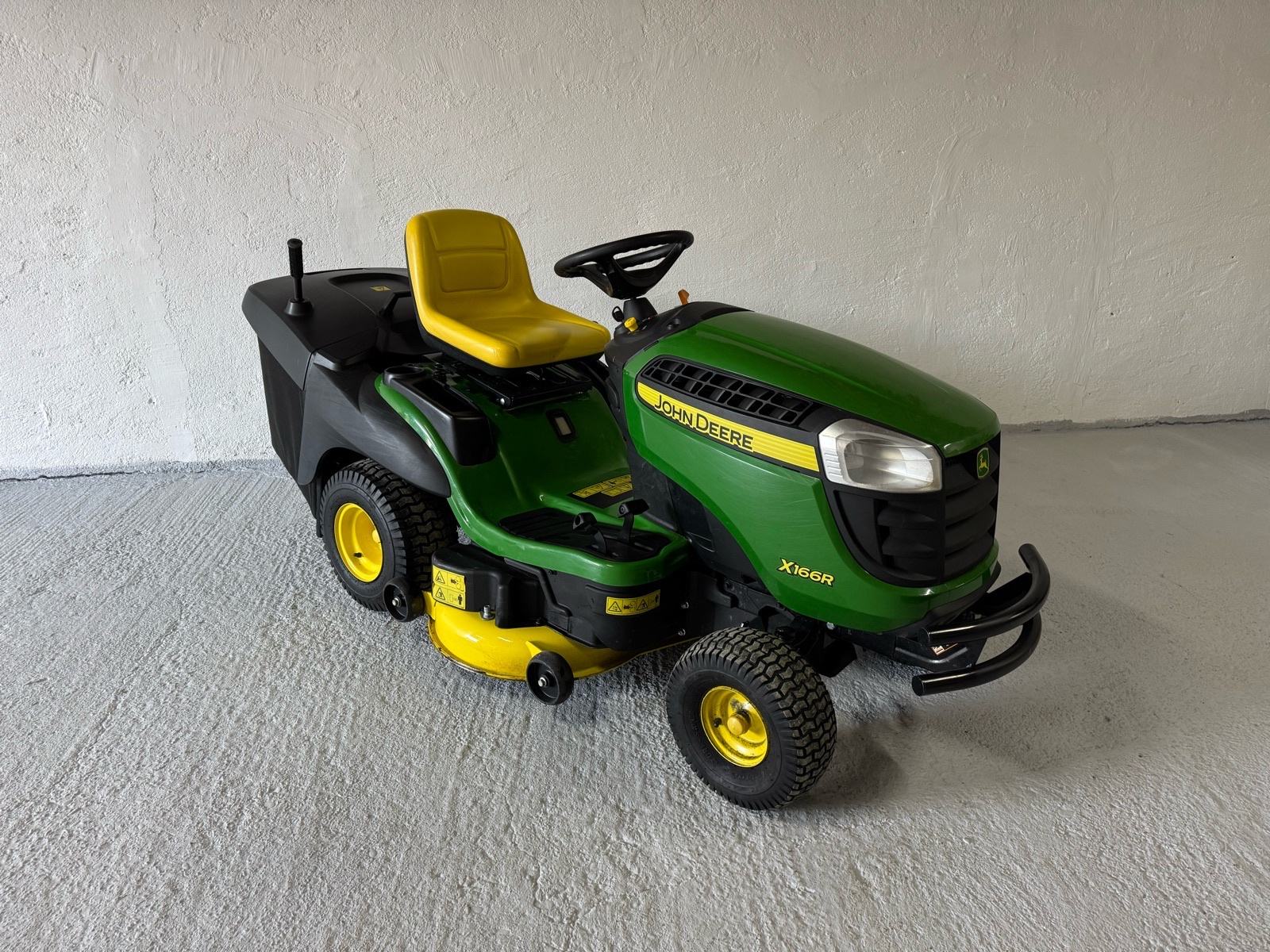 Traktor kosilica John Deere X166R, 22ps, uljna pumpa, hidro pogon