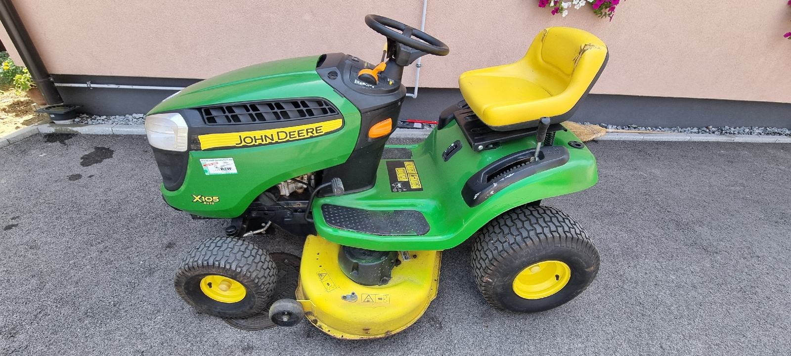 Traktor kosilica Johen Deere