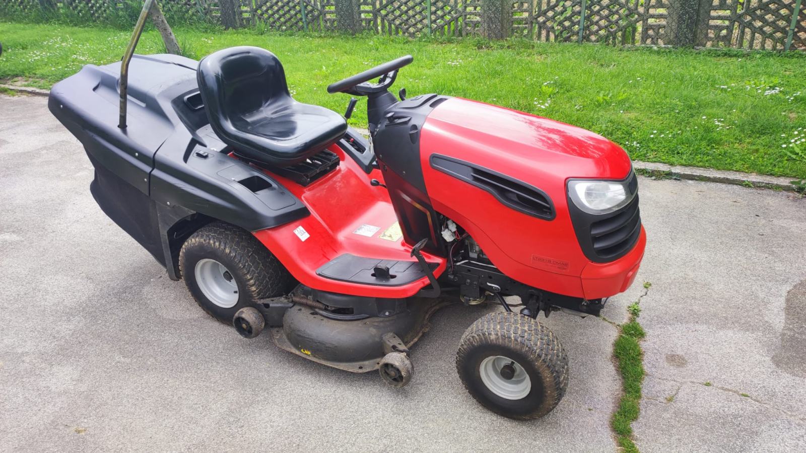 Traktor kosilica Jonsered (Husqvarna) 2 cilindra Briggs Stratton 18KS