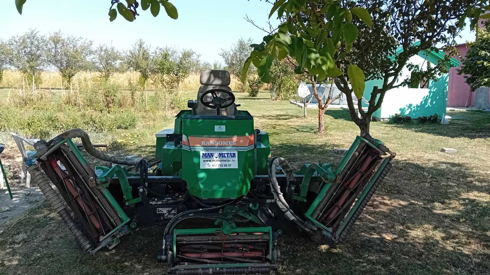 Traktor kosilica za velike terene (golf tereni, nogometni)