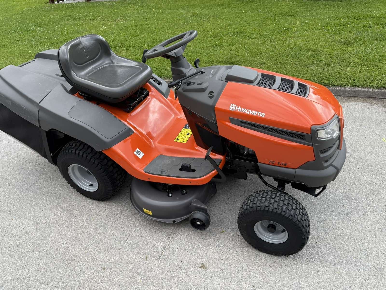 Vrtni traktor husquarna TC138