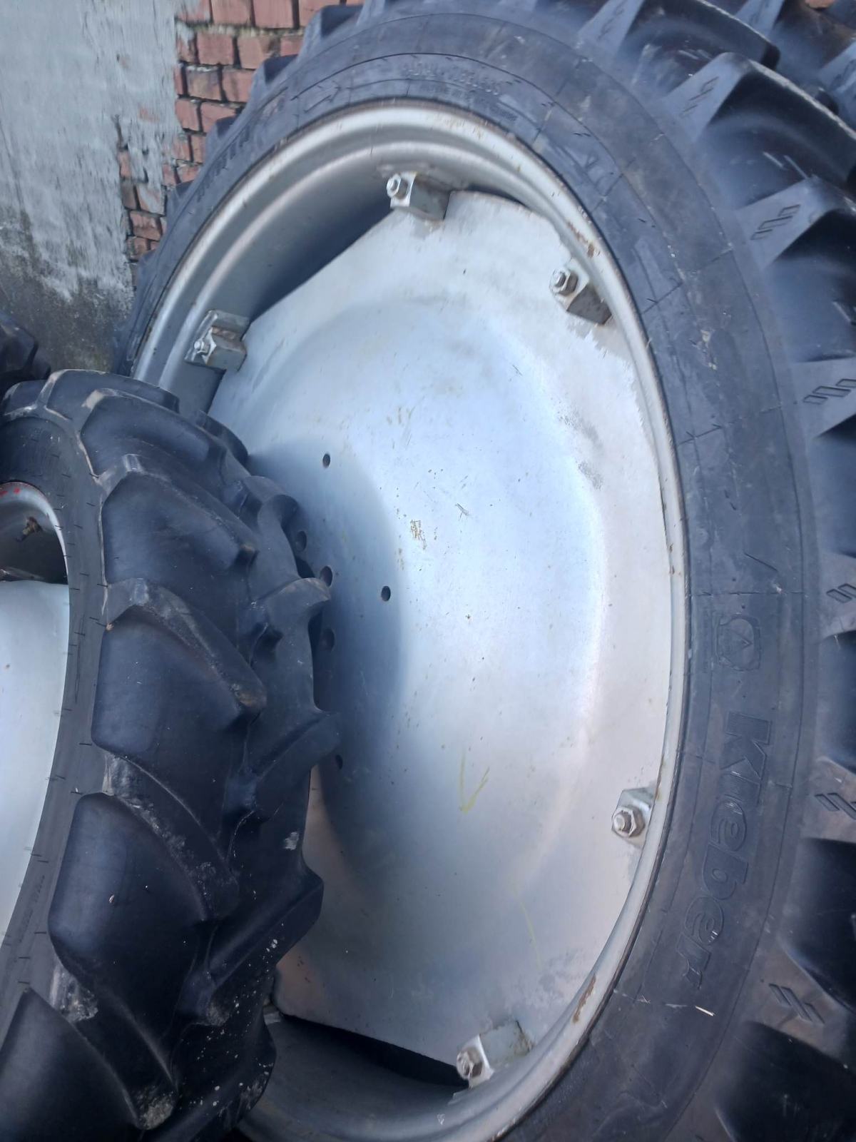 gume sa felgama za medurednu obradu , uske felge 32 ,48