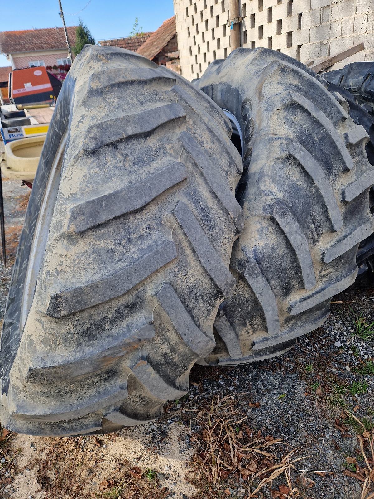 Gume 600/65R38 Goodyear sa felgama