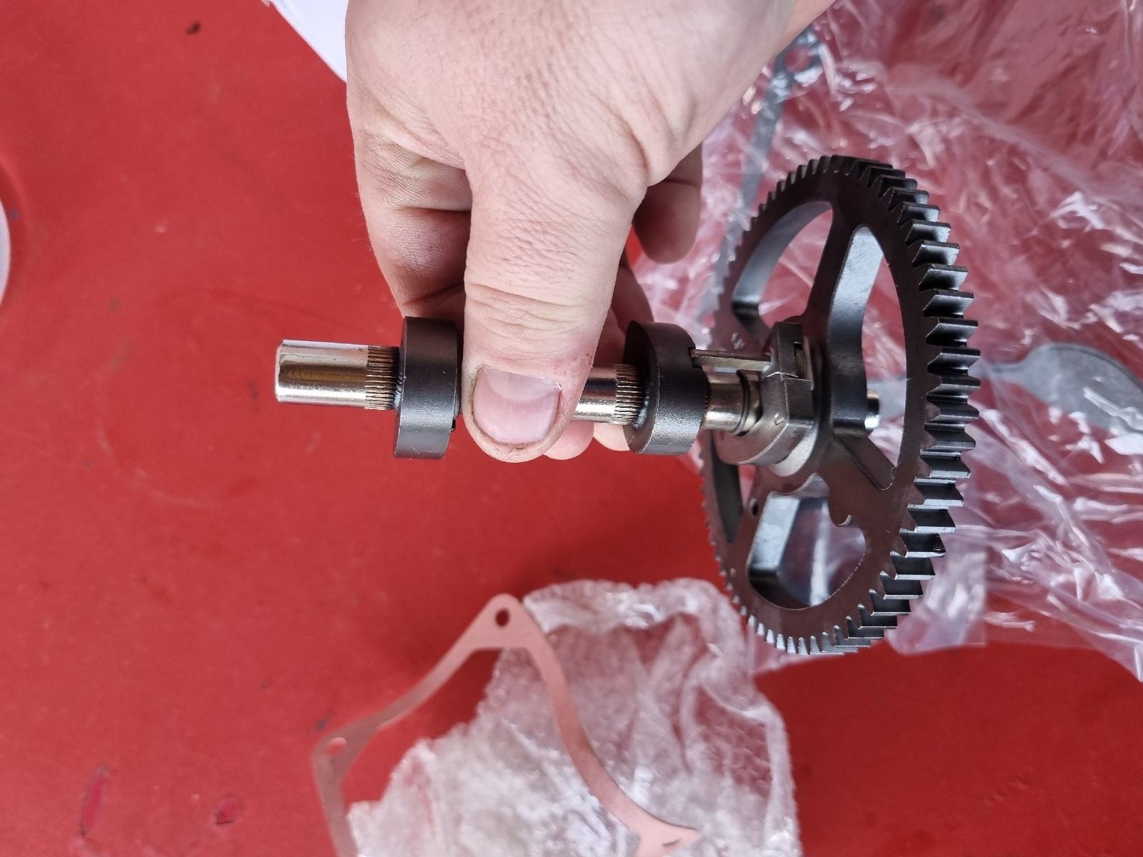 Nova bregasta osovina sa dekompresorom za traktor kosilicu