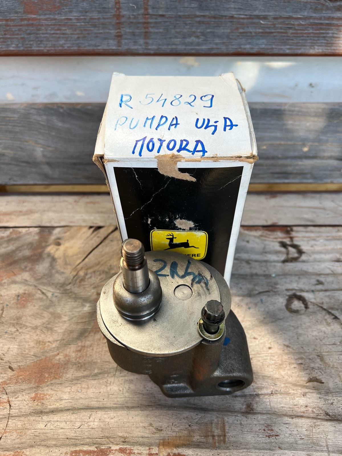 John Deere - nova pumpa ulja motora R54629