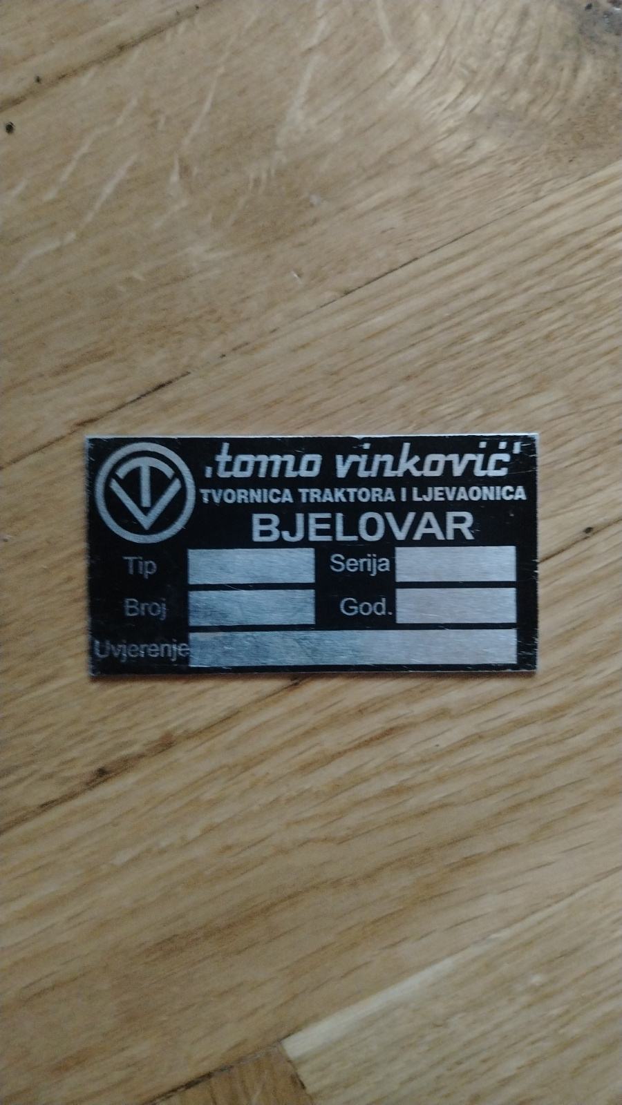 PLOČICA TRAKTOR TOMO Vinkovic u dolasku