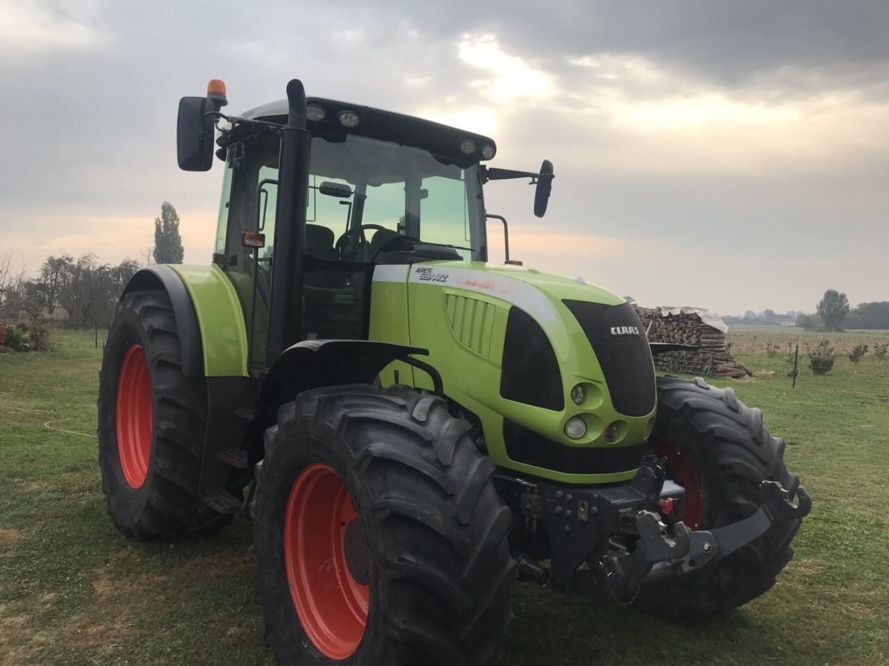Claas ares 697