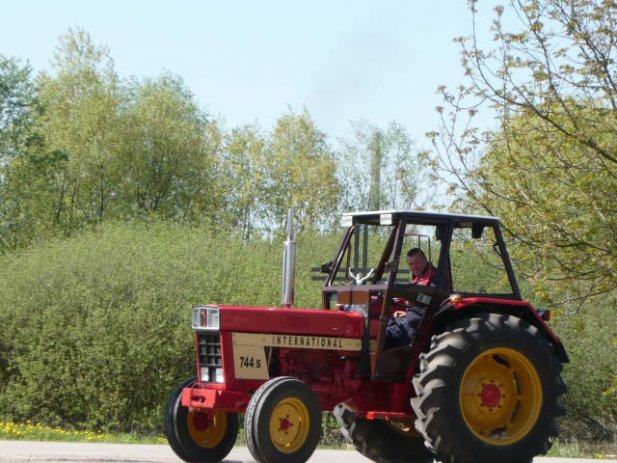 IHC international 744s