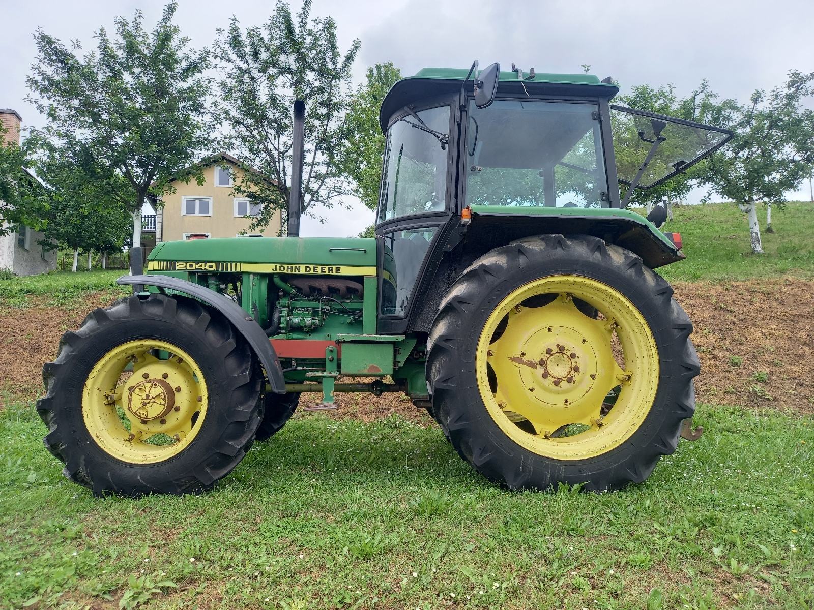 John Deere 2040