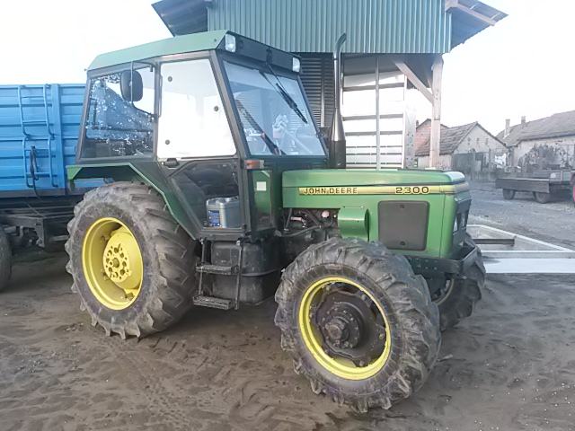 John Deere 2300