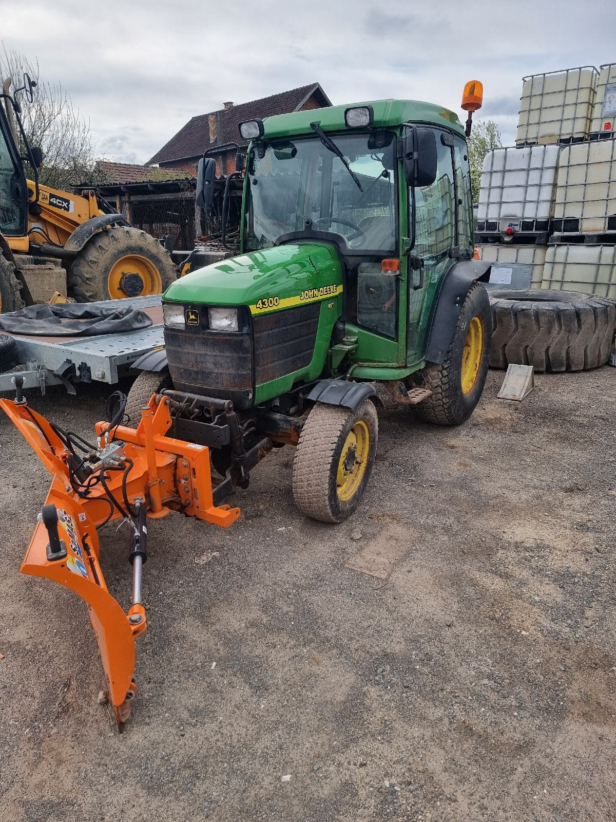 John Deere 4300
