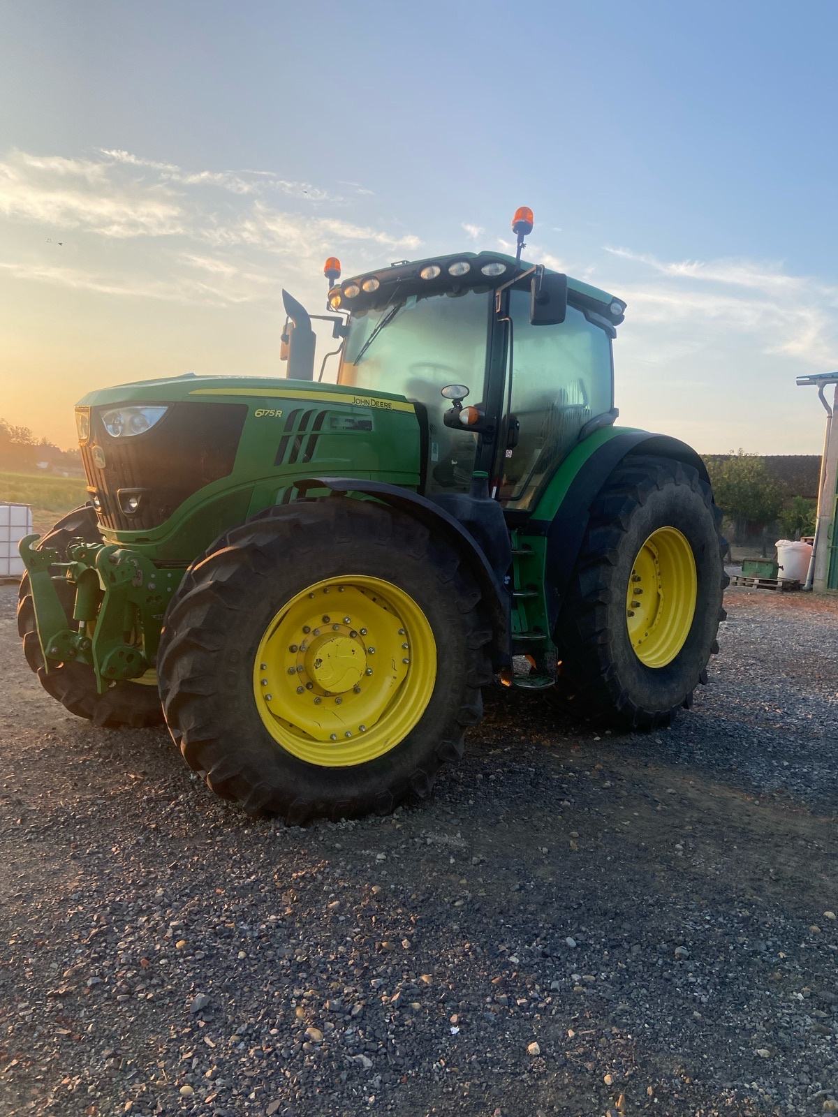 John Deere 6175R
