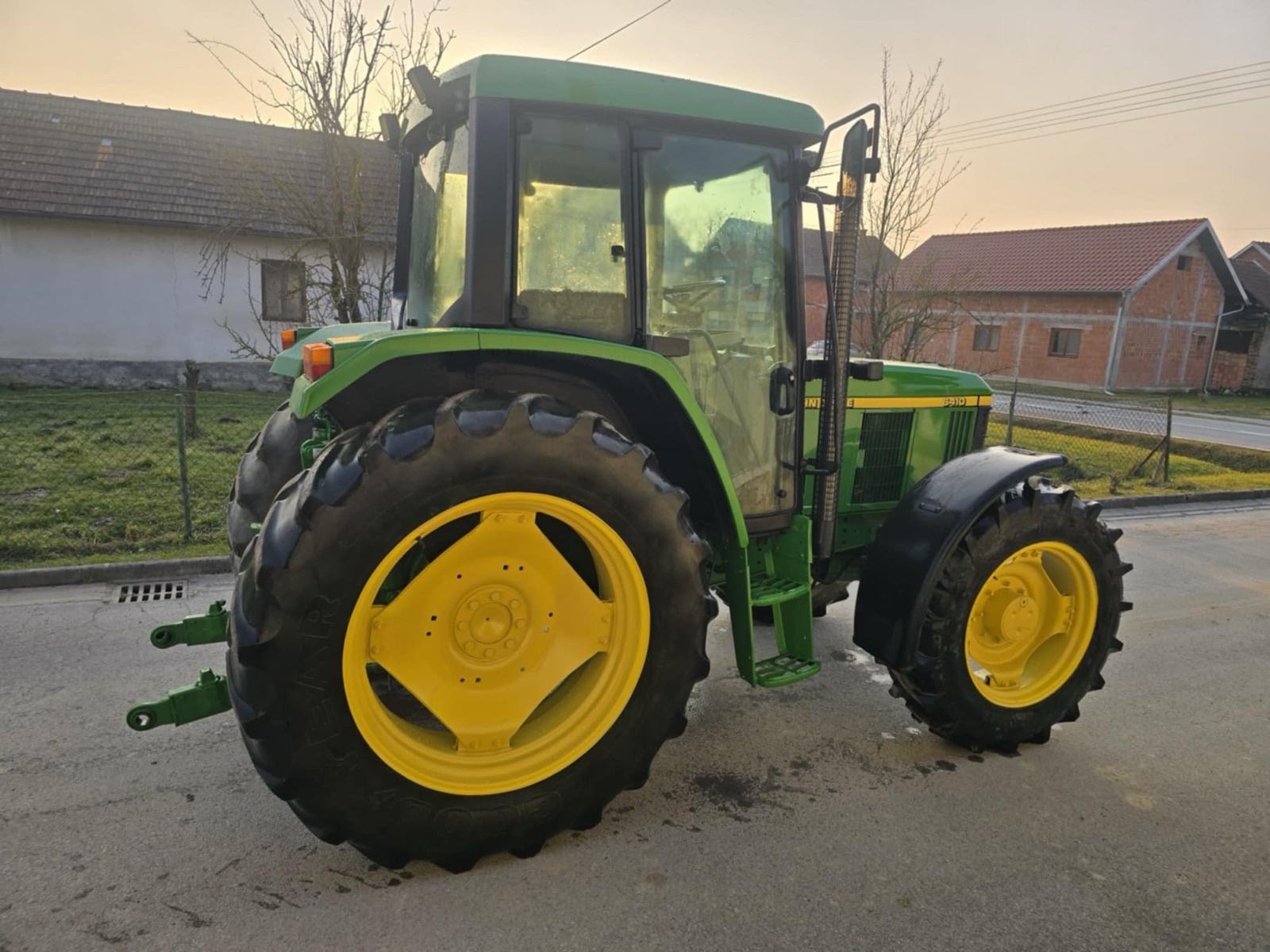 John Deere 6410