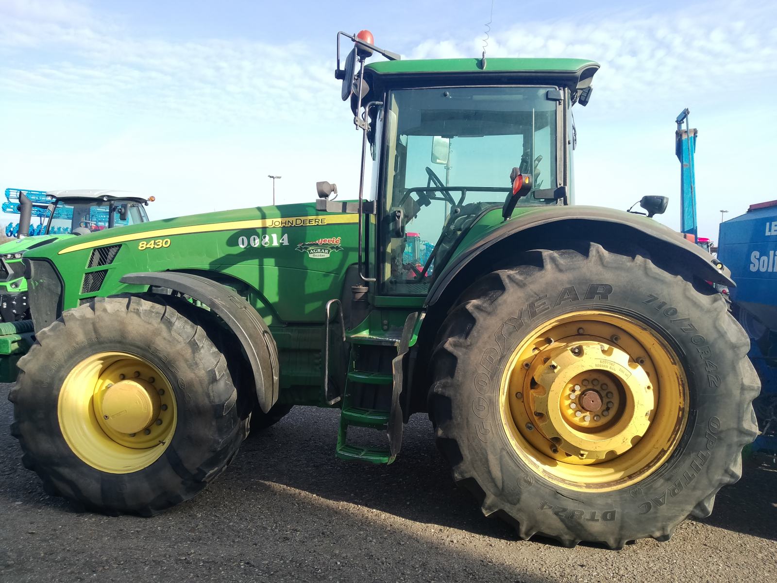 John Deere 8430