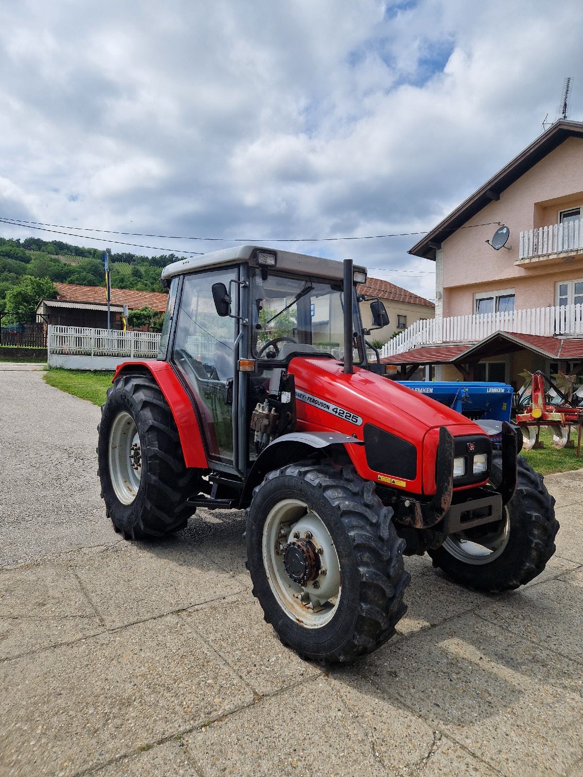 Massey Ferguson 4225