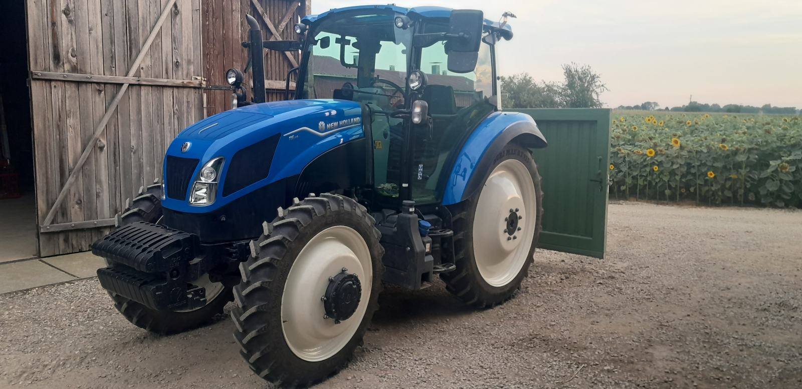New Holland T5. 110 HD